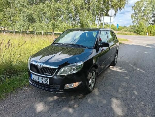 Black Skoda Fabia 2013 in Panevezys, with an engine capacity of 1.20 L and mileage of 304 thousand km for 2650 €, photo 1 on AUTOMOTO.COM.LV