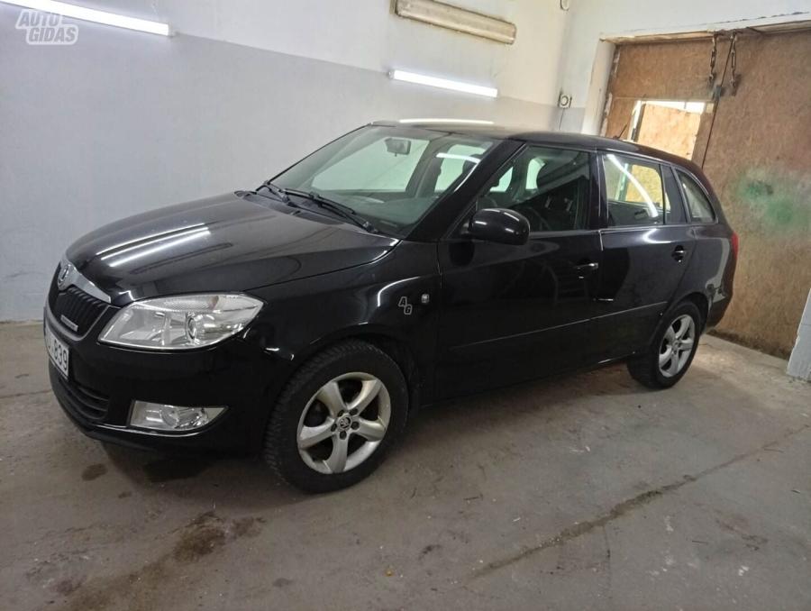 Black Skoda Fabia 2013 in Panevezys, with an engine capacity of 1.20 L and mileage of 304 thousand km for 2650 €, photo 4 on AUTOMOTO.COM.LV
