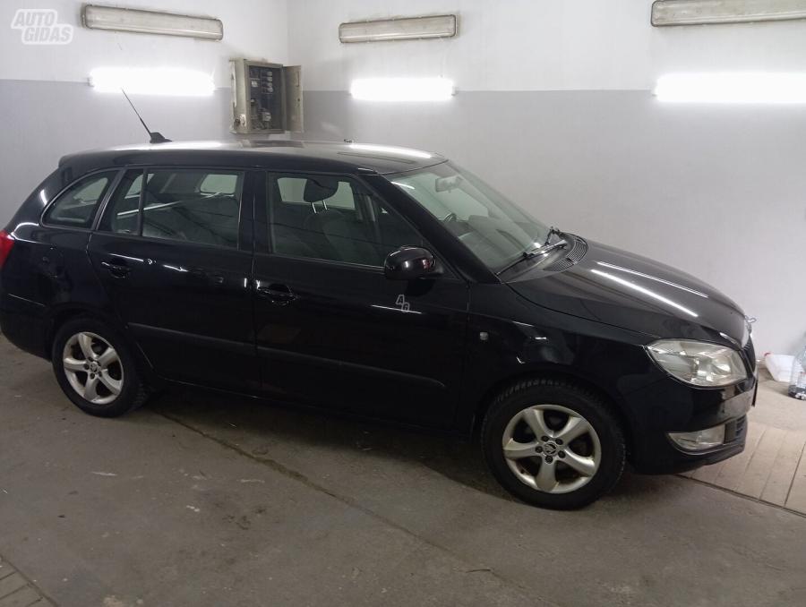Black Skoda Fabia 2013 in Panevezys, with an engine capacity of 1.20 L and mileage of 304 thousand km for 2650 €, photo 6 on AUTOMOTO.COM.LV