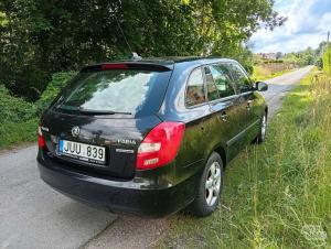 Black Skoda Fabia 2013 in Panevezys, with an engine capacity of 1.20 L and mileage of 304 thousand km for 2650 €, photo 14 on AUTOMOTO.COM.LV