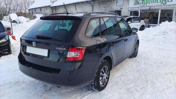 Black Skoda Fabia 2015 in Klaipeda, with an engine capacity of 1.42 L and mileage of 232 thousand km for 5150 €, photo 5 on AUTOMOTO.COM.LV