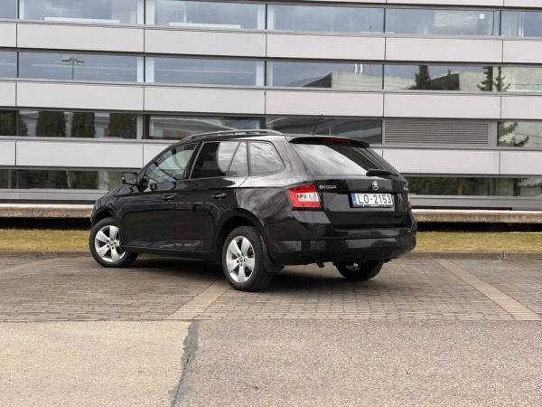 Black Skoda Fabia 2017 in Riga, with an engine capacity of 1.40 L and mileage of 185 thousand km for 5600 €, photo 4 on AUTOMOTO.COM.LV