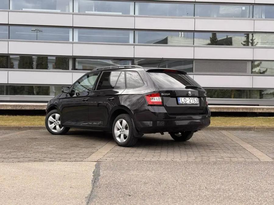 Black Skoda Fabia 2017 in Riga, with an engine capacity of 1.40 L and mileage of 185 thousand km for 5600 €, photo 5 on AUTOMOTO.COM.LV