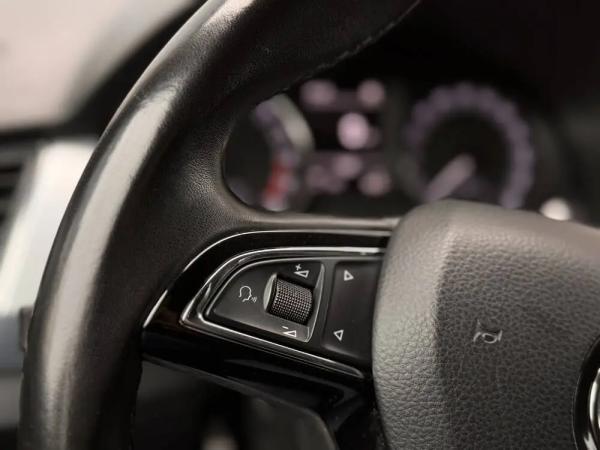 Black Skoda Fabia 2017 in Riga, with an engine capacity of 1.40 L and mileage of 185 thousand km for 5600 €, photo 10 on AUTOMOTO.COM.LV