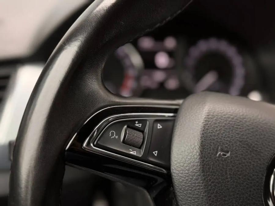 Black Skoda Fabia 2017 in Riga, with an engine capacity of 1.40 L and mileage of 185 thousand km for 5600 €, photo 11 on AUTOMOTO.COM.LV