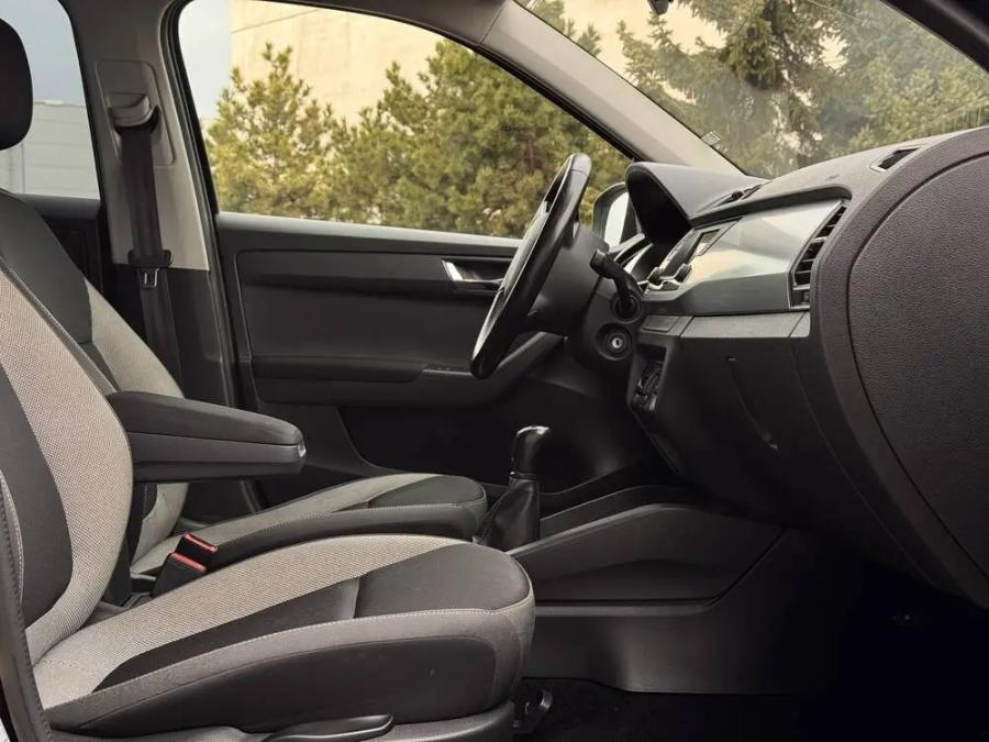 Black Skoda Fabia 2017 in Riga, with an engine capacity of 1.40 L and mileage of 185 thousand km for 5600 €, photo 13 on AUTOMOTO.COM.LV