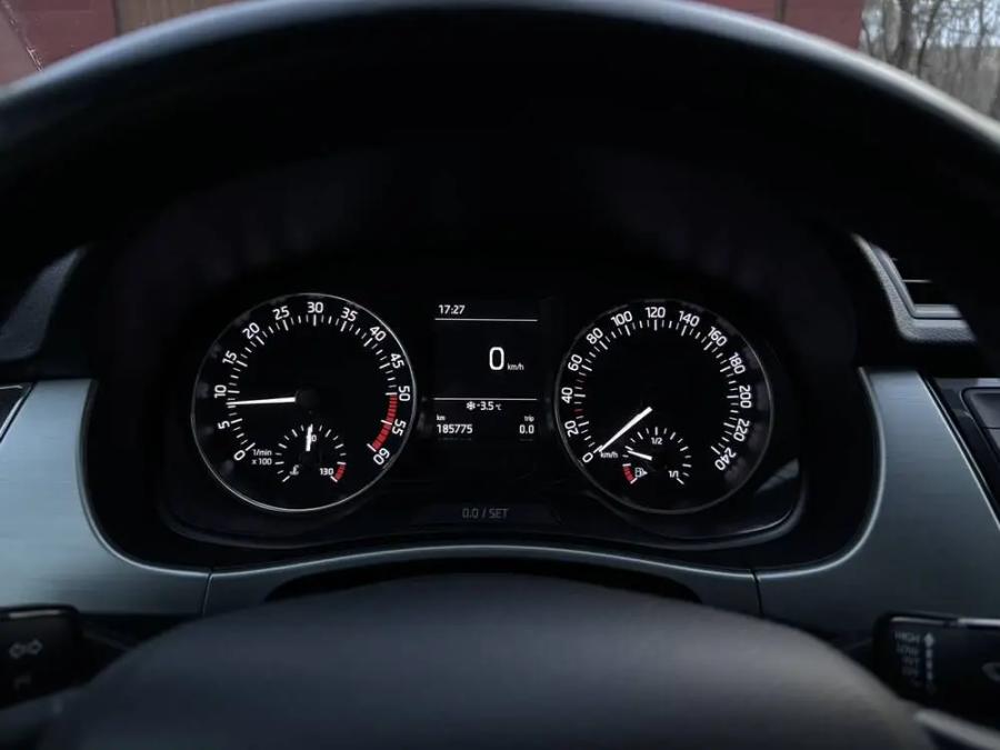 Black Skoda Fabia 2017 in Riga, with an engine capacity of 1.40 L and mileage of 185 thousand km for 5600 €, photo 15 on AUTOMOTO.COM.LV