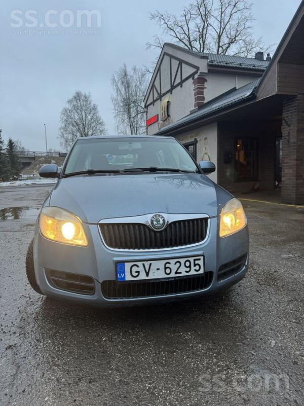 Zils Skoda Fabia 2007 Ogre, ar dzinēja tilpumu 1.20 L un nobraukumu 80 tūkst. km par 2500 €, foto 2 vietnē AUTOMOTO.COM.LV