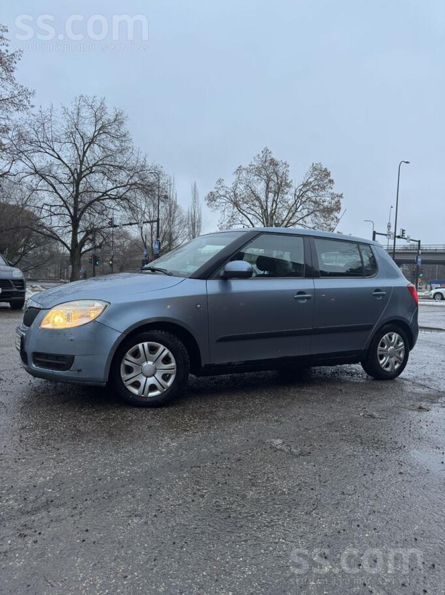 Zils Skoda Fabia 2007 Ogre, ar dzinēja tilpumu 1.20 L un nobraukumu 80 tūkst. km par 2500 €, foto 5 vietnē AUTOMOTO.COM.LV