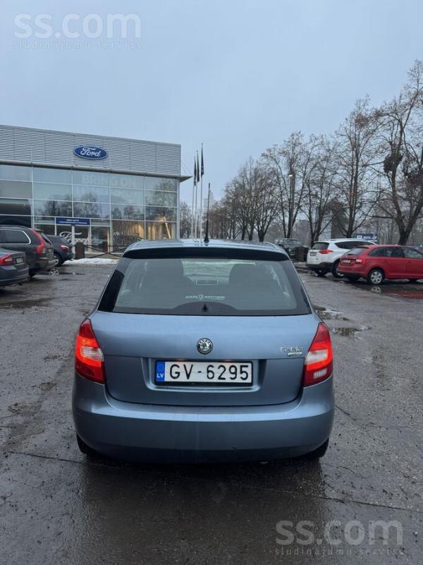 Blue Skoda Fabia 2007 in Ogre, with an engine capacity of 1.20 L and mileage of 80 thousand km for 2500 €, photo 5 on AUTOMOTO.COM.LV