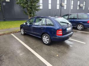 Zils Skoda Fabia 2001 Panevēža, ar dzinēja tilpumu 1.90 L un nobraukumu 330 tūkst. km par 650 €, foto 4 vietnē AUTOMOTO.COM.LV