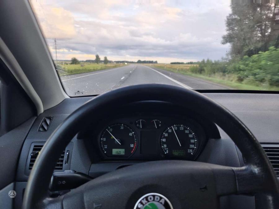Zils Skoda Fabia 2001 Panevēža, ar dzinēja tilpumu 1.90 L un nobraukumu 330 tūkst. km par 650 €, foto 7 vietnē AUTOMOTO.COM.LV