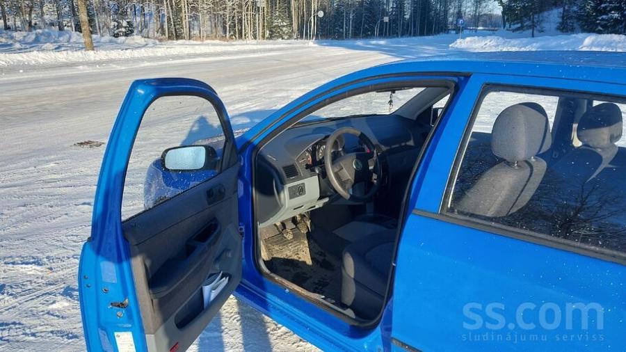 Blue Skoda Fabia 2002 in Aluksne, with an engine capacity of 1.20 L and mileage of 0 thousand km for 1200 €, photo 11 on AUTOMOTO.COM.LV