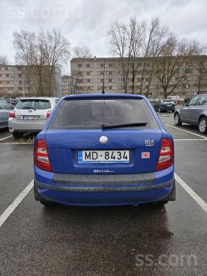 Blue Skoda Fabia 2003 in Riga, with an engine capacity of 1.40 L and mileage of 247 thousand km for 1600 €, photo 2 on AUTOMOTO.COM.LV