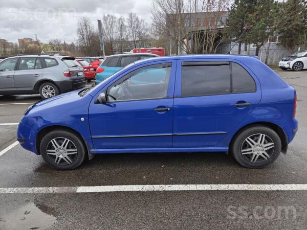Blue Skoda Fabia 2003 in Riga, with an engine capacity of 1.40 L and mileage of 247 thousand km for 1600 €, photo 3 on AUTOMOTO.COM.LV