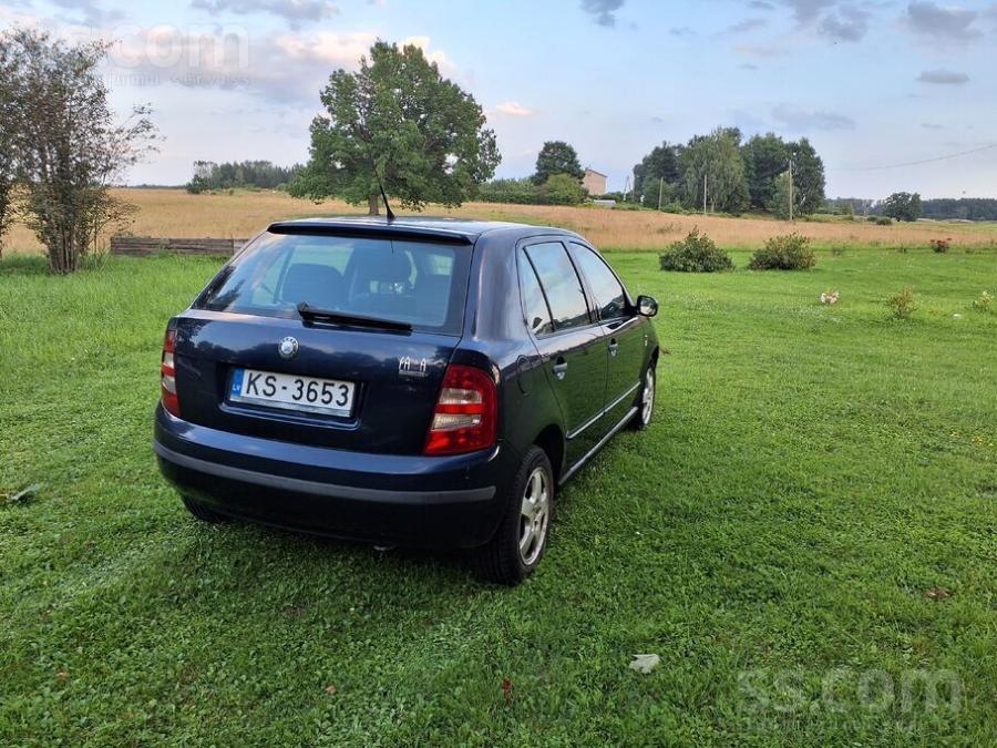 Zils Skoda Fabia 2003 Rīga, ar dzinēja tilpumu 1.90 L un nobraukumu 270 tūkst. km par 900 €, foto 4 vietnē AUTOMOTO.COM.LV