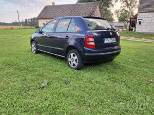 Zils Skoda Fabia 2003 Rīga, ar dzinēja tilpumu 1.90 L un nobraukumu 270 tūkst. km par 900 €, foto 5 vietnē AUTOMOTO.COM.LV