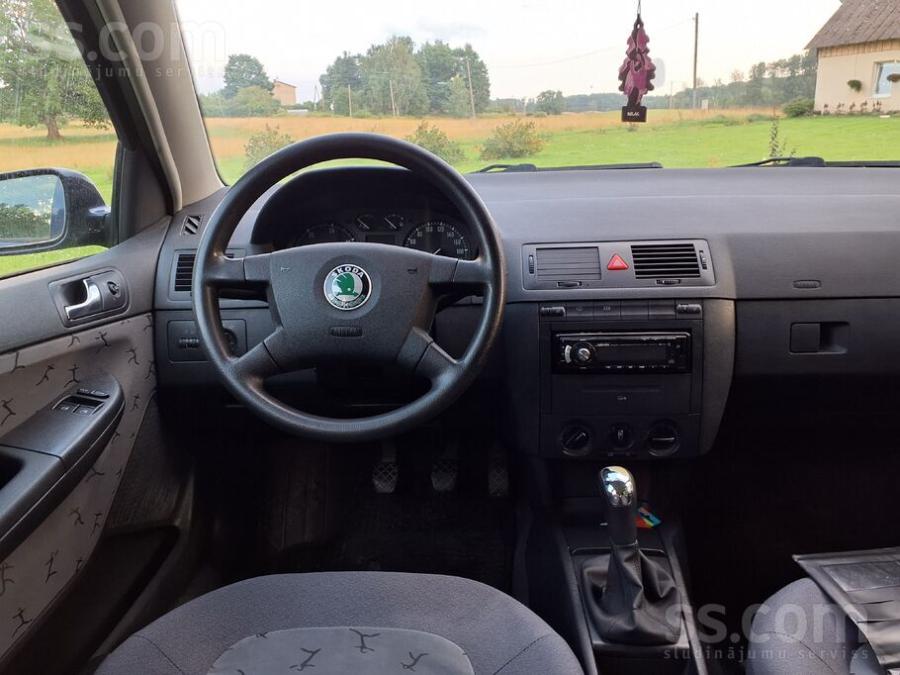 Zils Skoda Fabia 2003 Rīga, ar dzinēja tilpumu 1.90 L un nobraukumu 270 tūkst. km par 900 €, foto 6 vietnē AUTOMOTO.COM.LV