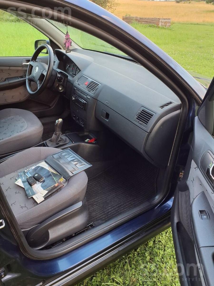 Zils Skoda Fabia 2003 Rīga, ar dzinēja tilpumu 1.90 L un nobraukumu 270 tūkst. km par 900 €, foto 8 vietnē AUTOMOTO.COM.LV