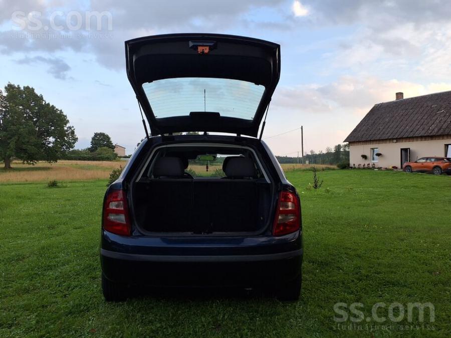 Zils Skoda Fabia 2003 Rīga, ar dzinēja tilpumu 1.90 L un nobraukumu 270 tūkst. km par 900 €, foto 12 vietnē AUTOMOTO.COM.LV