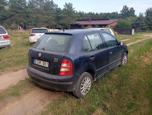 Шкода Фабия 2003 в Ионава на AUTOMOTO.COM.LV Синий Шкода Фабия 2003 в Ионава, объемом двигателя 1.90 л и пробегом 260 тыс. км за 500 €, фото 7 на AUTOMOTO.COM.LV