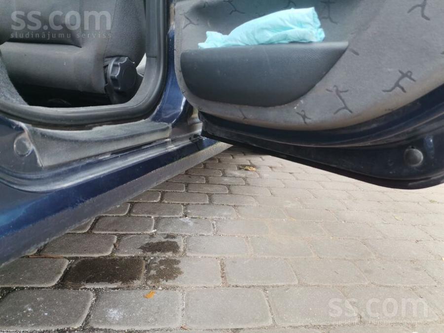 Blue Skoda Fabia 2003 in Riga, with an engine capacity of 1.90 L and mileage of 351 thousand km for 1300 €, photo 14 on AUTOMOTO.COM.LV