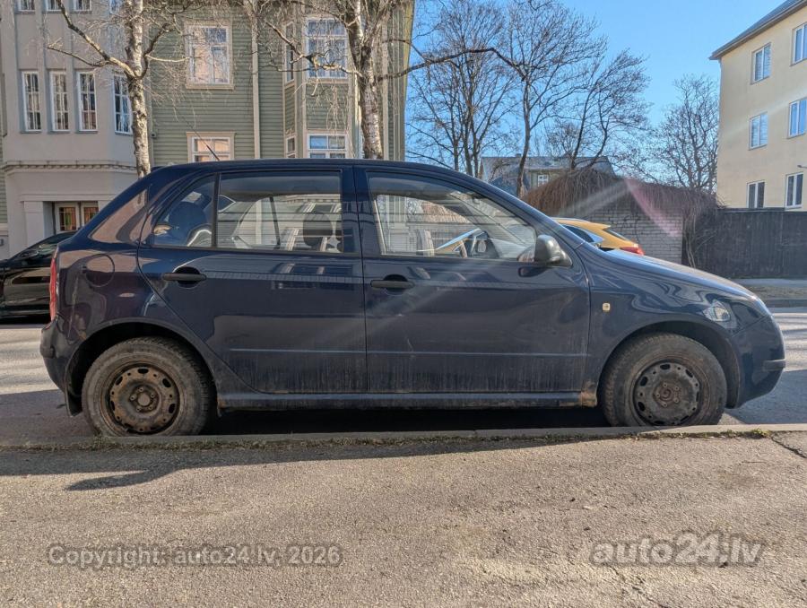 Zils Skoda Fabia 2004 Tallina, ar dzinēja tilpumu 1.20 L un nobraukumu 115 tūkst. km par 350 €, foto 5 vietnē AUTOMOTO.COM.LV