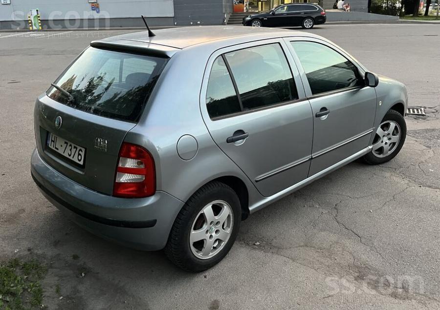 Zils Skoda Fabia 2004 Rīga, ar dzinēja tilpumu 1.40 L un nobraukumu 170 tūkst. km par 850 €, foto 3 vietnē AUTOMOTO.COM.LV
