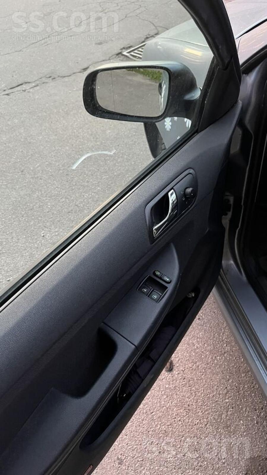Zils Skoda Fabia 2004 Rīga, ar dzinēja tilpumu 1.40 L un nobraukumu 170 tūkst. km par 850 €, foto 10 vietnē AUTOMOTO.COM.LV