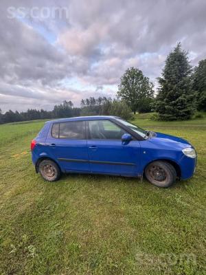 Zils Skoda Fabia 2007 Bauska, ar dzinēja tilpumu 1.40 L un nobraukumu 285 tūkst. km par 2500 €, foto 7 vietnē AUTOMOTO.COM.LV