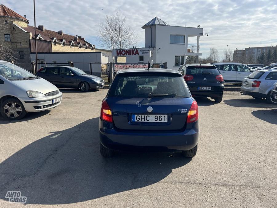 Zils Skoda Fabia 2007 Šauļi, ar dzinēja tilpumu 1.40 L un nobraukumu 200 tūkst. km par 1149 €, foto 7 vietnē AUTOMOTO.COM.LV