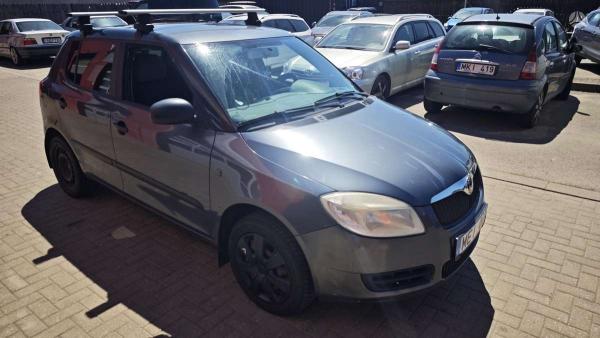 Blue Skoda Fabia 2007 in Vilnius, with an engine capacity of 1.39 L and mileage of 368 thousand km for 999 €, photo 2 on AUTOMOTO.COM.LV