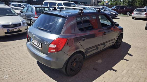 Blue Skoda Fabia 2007 in Vilnius, with an engine capacity of 1.39 L and mileage of 368 thousand km for 999 €, photo 3 on AUTOMOTO.COM.LV