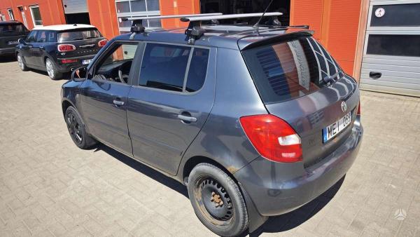 Blue Skoda Fabia 2007 in Vilnius, with an engine capacity of 1.39 L and mileage of 368 thousand km for 999 €, photo 4 on AUTOMOTO.COM.LV