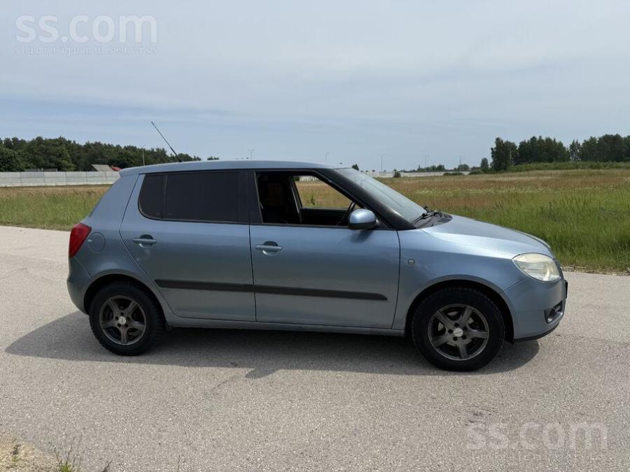 Zils Skoda Fabia 2007 Rīga, ar dzinēja tilpumu 1.40 L un nobraukumu 173 tūkst. km par 1850 €, foto 4 vietnē AUTOMOTO.COM.LV