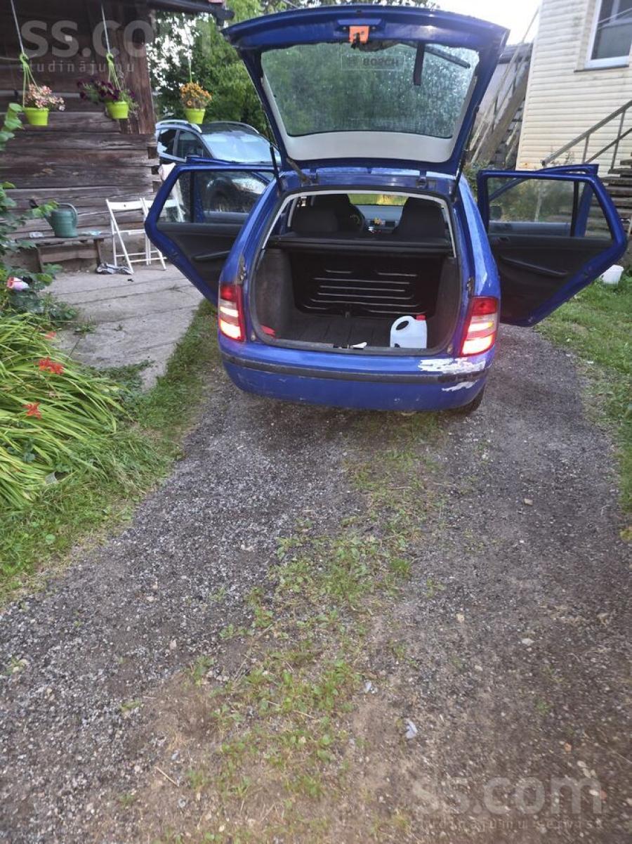 Zils Skoda Fabia 2007 Limbaži, ar dzinēja tilpumu 1.90 L un nobraukumu 392 tūkst. km par 1600 €, foto 3 vietnē AUTOMOTO.COM.LV
