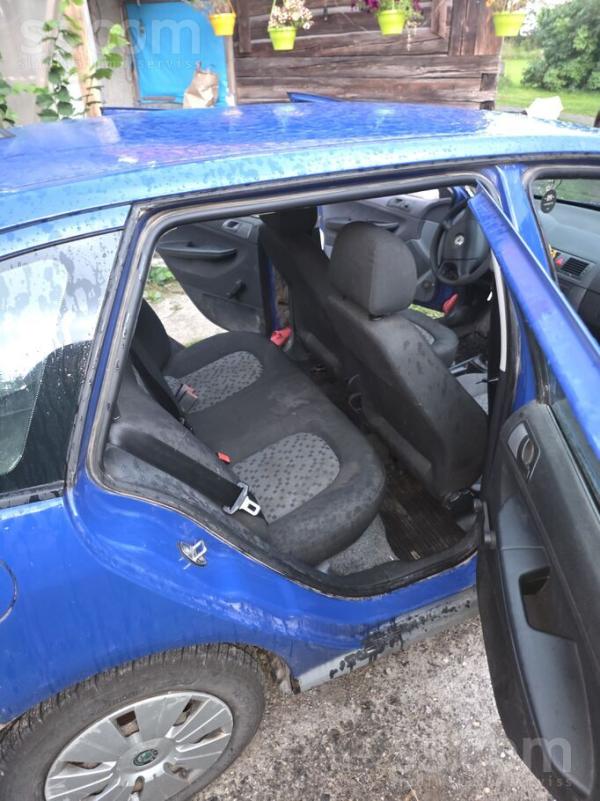 Zils Skoda Fabia 2007 Limbaži, ar dzinēja tilpumu 1.90 L un nobraukumu 392 tūkst. km par 1600 €, foto 3 vietnē AUTOMOTO.COM.LV
