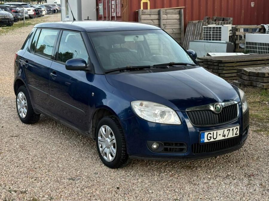 Zils Skoda Fabia 2007 Rīga, ar dzinēja tilpumu 1.40 L un nobraukumu 236 tūkst. km par 990 €, foto 1 vietnē AUTOMOTO.COM.LV