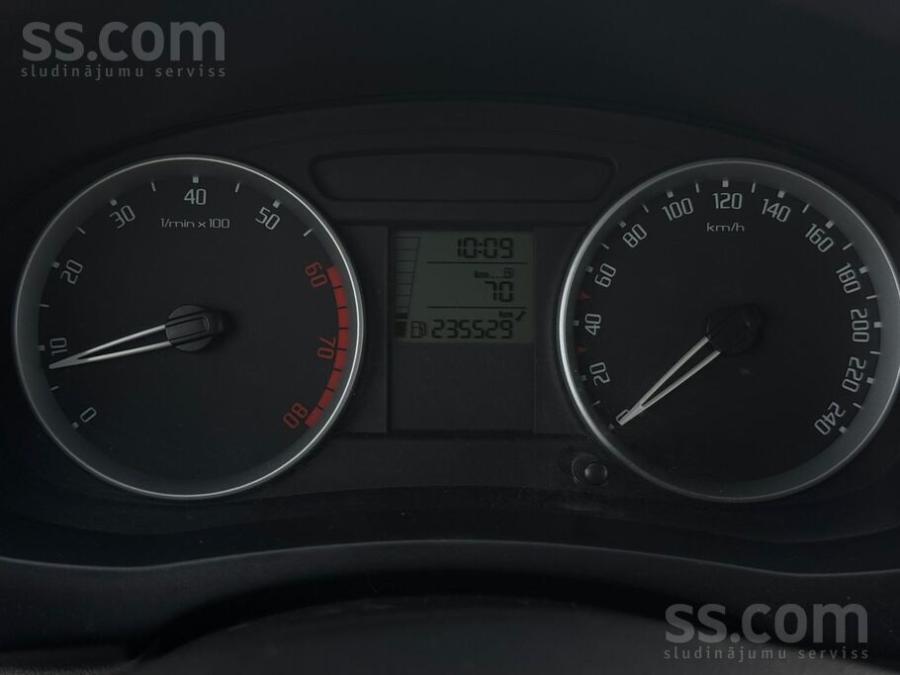 Zils Skoda Fabia 2007 Rīga, ar dzinēja tilpumu 1.40 L un nobraukumu 236 tūkst. km par 990 €, foto 14 vietnē AUTOMOTO.COM.LV