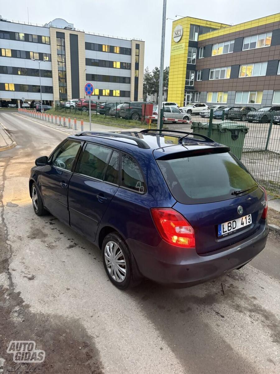 Blue Skoda Fabia 2008 in Vilnius, with an engine capacity of 1.90 L and mileage of 320 thousand km for 699 €, photo 5 on AUTOMOTO.COM.LV