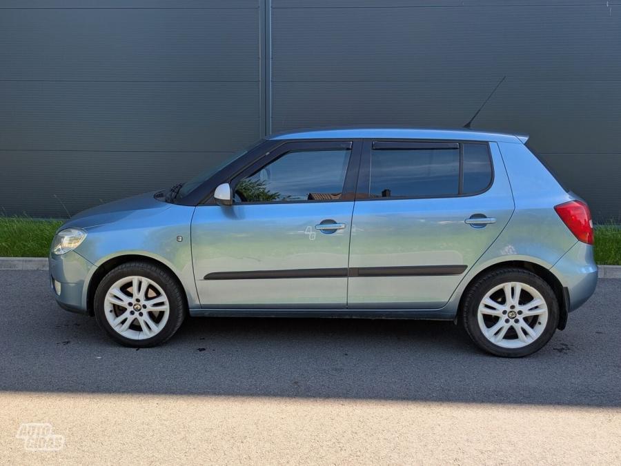 Blue Skoda Fabia 2008 in Kaunas, with an engine capacity of 1.90 L and mileage of 146 thousand km for 2500 €, photo 4 on AUTOMOTO.COM.LV