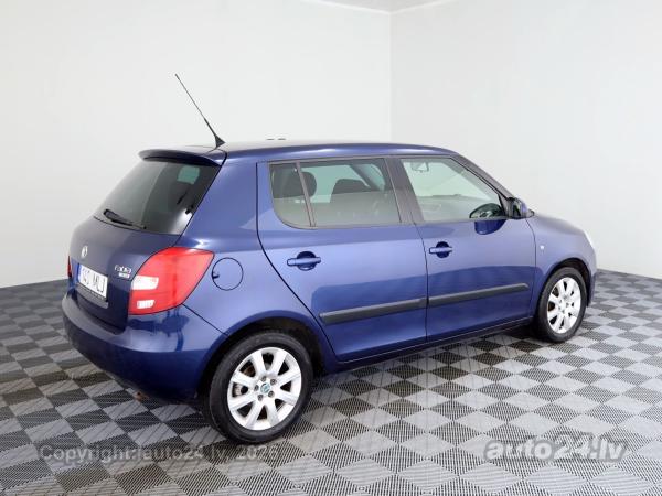 Blue Skoda Fabia 2008 in Tallinn, with an engine capacity of 1.60 L and mileage of 213 thousand km for 2499 €, photo 4 on AUTOMOTO.COM.LV