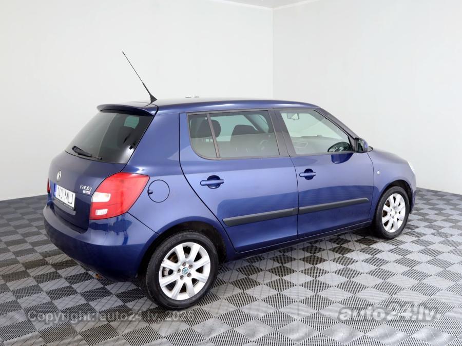 Blue Skoda Fabia 2008 in Tallinn, with an engine capacity of 1.60 L and mileage of 213 thousand km for 2499 €, photo 4 on AUTOMOTO.COM.LV