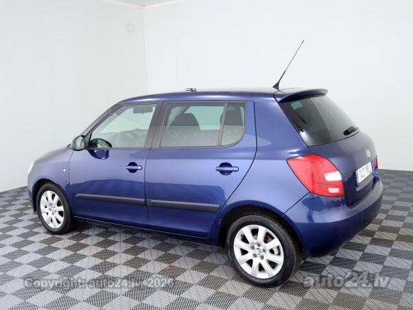 Blue Skoda Fabia 2008 in Tallinn, with an engine capacity of 1.60 L and mileage of 213 thousand km for 2499 €, photo 5 on AUTOMOTO.COM.LV