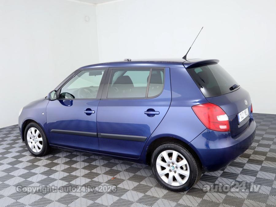 Blue Skoda Fabia 2008 in Tallinn, with an engine capacity of 1.60 L and mileage of 213 thousand km for 2499 €, photo 5 on AUTOMOTO.COM.LV