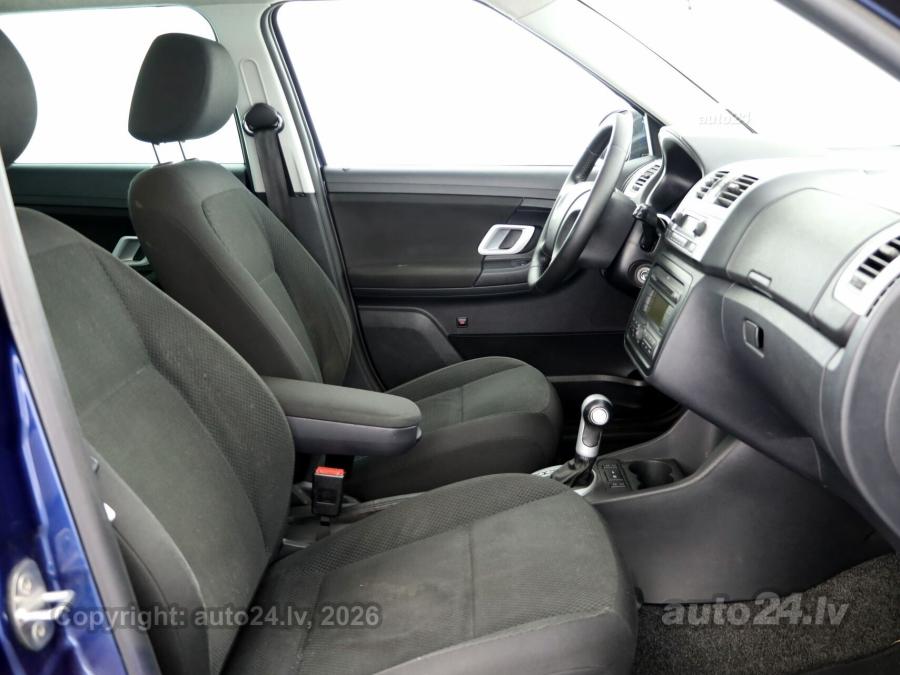 Blue Skoda Fabia 2008 in Tallinn, with an engine capacity of 1.60 L and mileage of 213 thousand km for 2499 €, photo 7 on AUTOMOTO.COM.LV