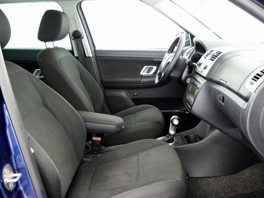 Blue Skoda Fabia 2008 in Tallinn, with an engine capacity of 1.60 L and mileage of 213 thousand km for 2499 €, photo 7 on AUTOMOTO.COM.LV