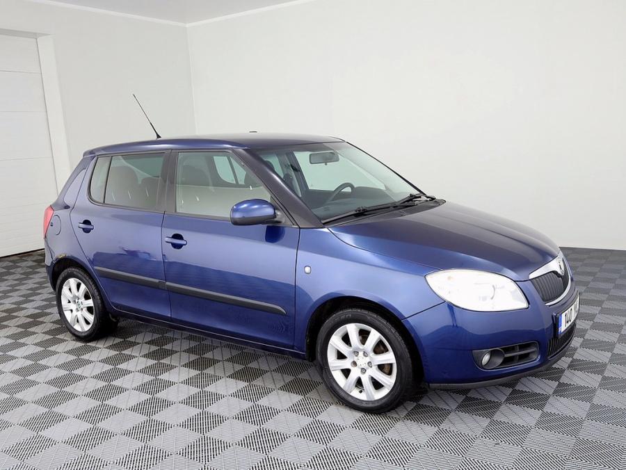 Blue Skoda Fabia 2008 in Tallinn, with an engine capacity of 1.60 L and mileage of 213 thousand km for 2499 €, photo 9 on AUTOMOTO.COM.LV