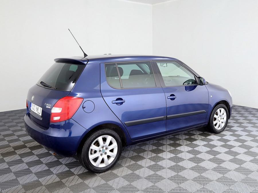 Blue Skoda Fabia 2008 in Tallinn, with an engine capacity of 1.60 L and mileage of 213 thousand km for 2499 €, photo 11 on AUTOMOTO.COM.LV