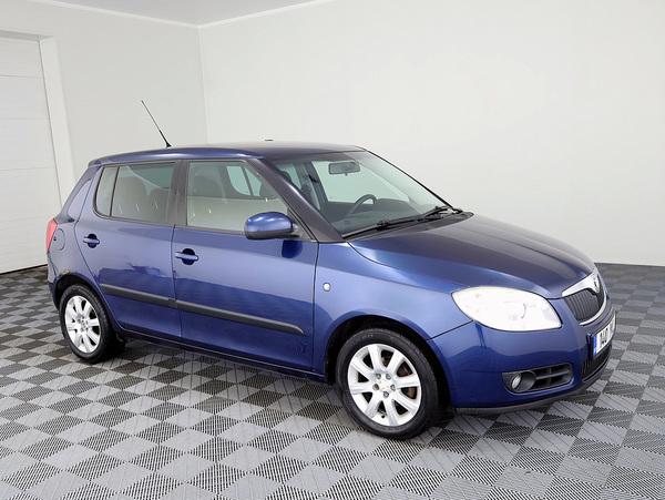 Blue Skoda Fabia 2008 in Tallinn, with an engine capacity of 1.60 L and mileage of 213 thousand km for 2499 €, photo 1 on AUTOMOTO.COM.LV